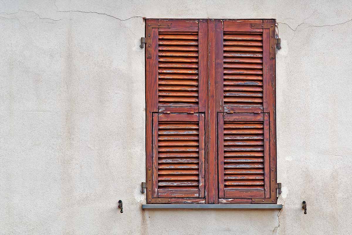 Il restauro delle persiane in legno: come preparare le persiane per l ...