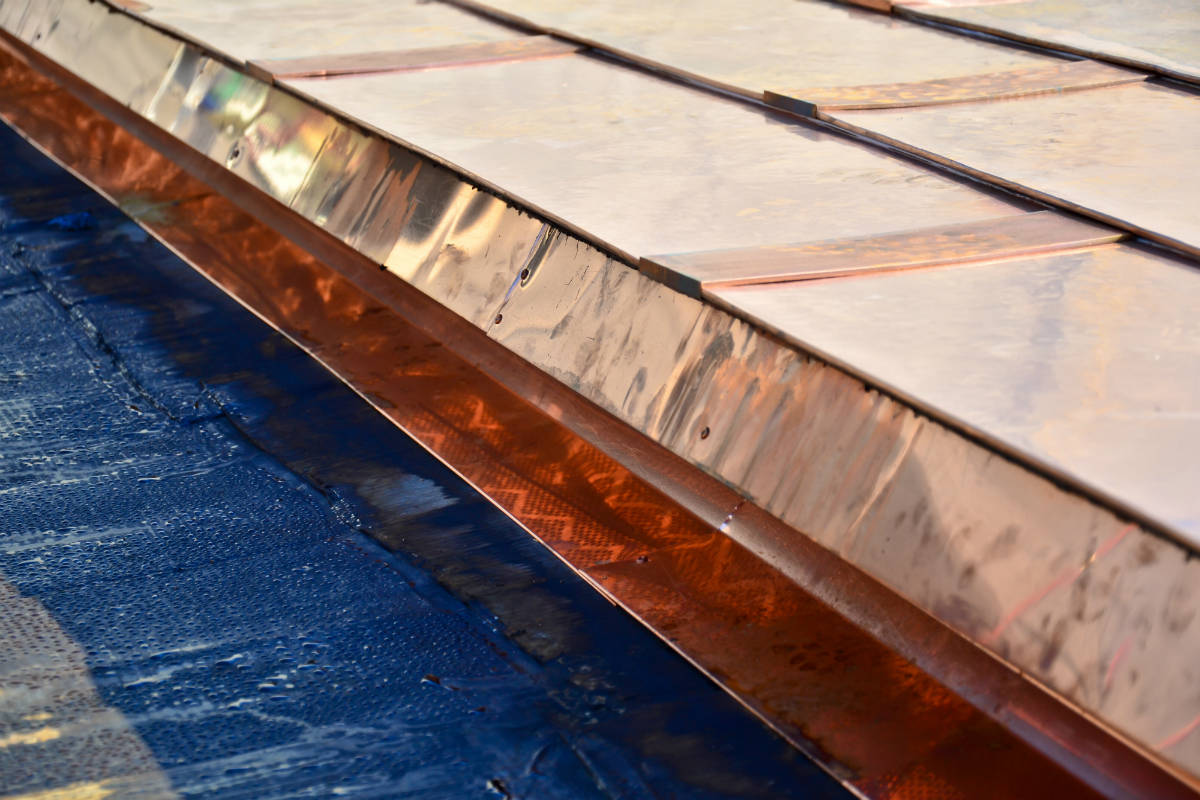 Scossalina in rame per proteggere tetto e balconi dalle infiltrazioni d ...